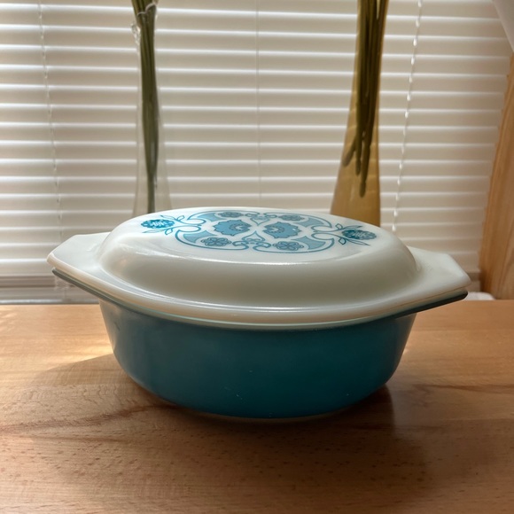Pyrex | Kitchen | Vintage Pyrex Casserole Dish With Lid | Poshmark